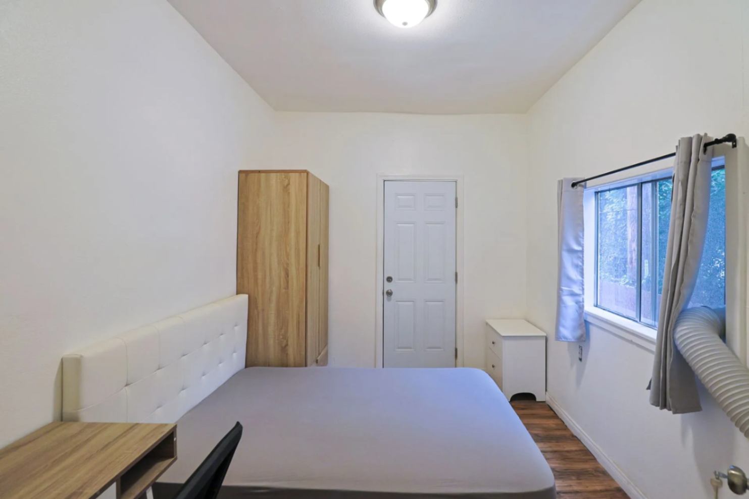 Be Homes 2624 Los Angeles (California) Student Housing