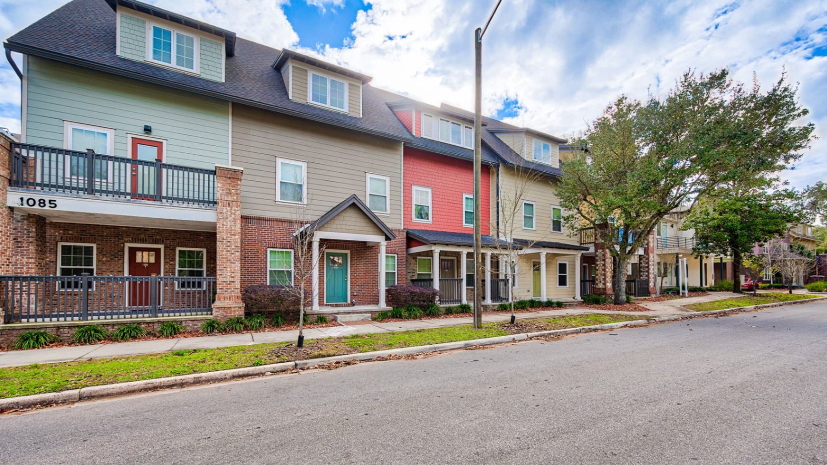 Lyons Corner Townhomes Gainesville | 𝗨𝗽𝘁𝗼 $𝟭𝟬𝟬 𝗢𝗙𝗙