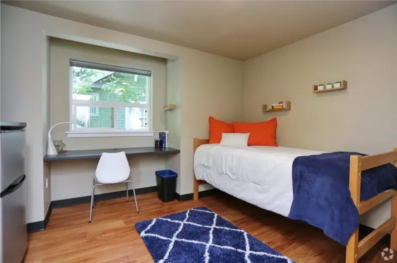 Fifty-Two Apartments Seattle (Washington) Student Housing