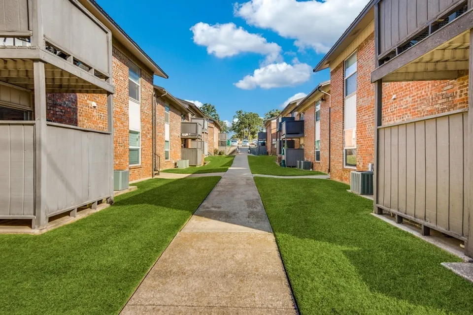 Crash Pads Denton (Texas) Student Housing