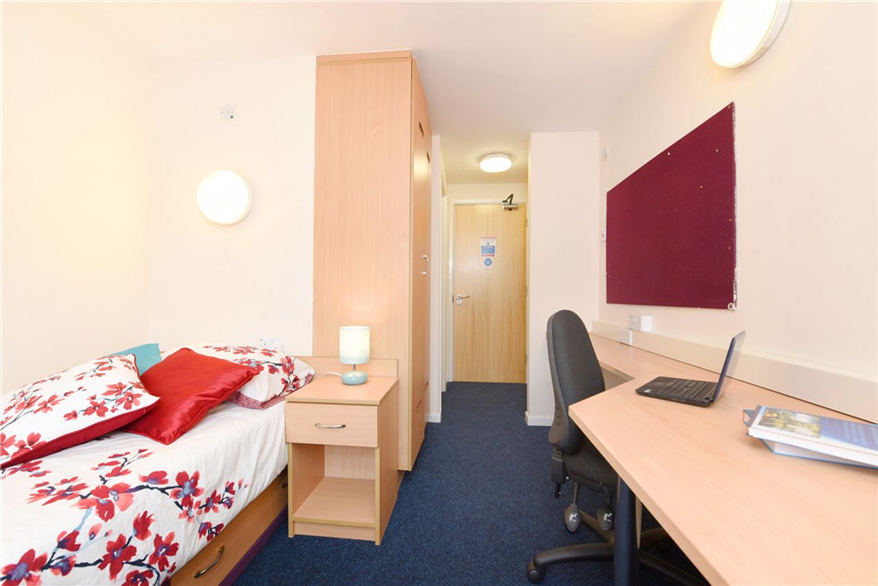 Snowdon Hall Wrexham Student Accommodation | UL